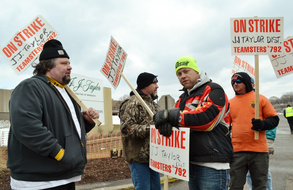 Beer truck drivers strike for safe routes, respect on the job – Union ...