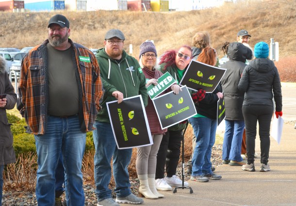 State workers fired up over Walz’s telework order as contract ...